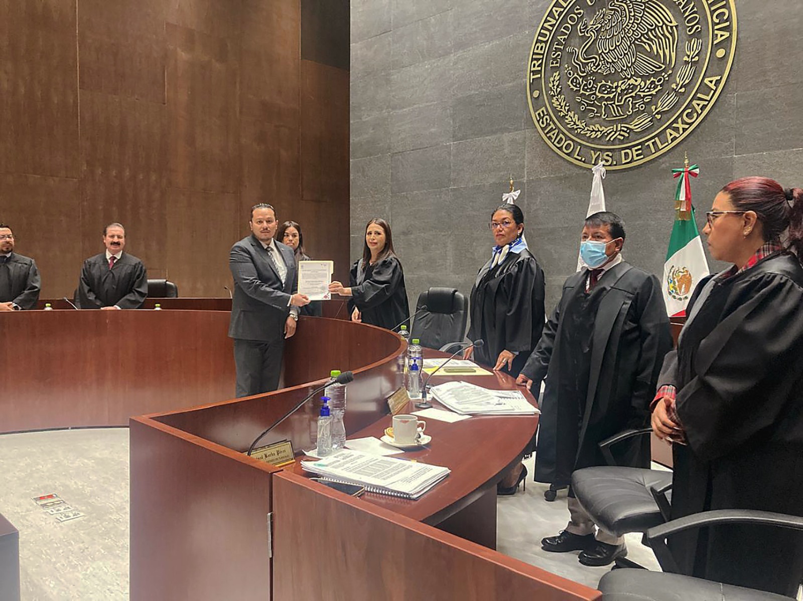 Poder Judicial entrega nombramiento a Zeus Sánchez como Juez Municipal ...